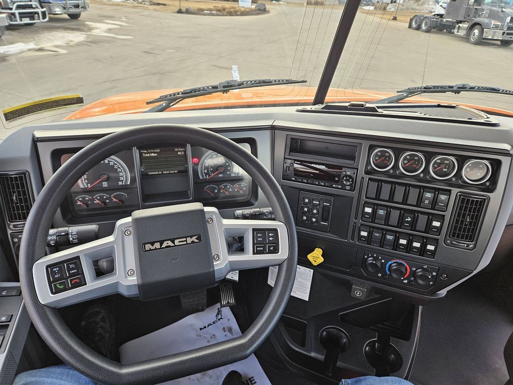 2025 MACK GR42F