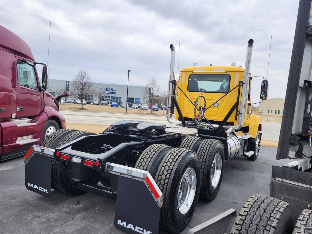 2026 MACK PI64T DC